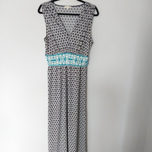 Max Studio | Dresses | Max Studio Blue And White Floral Print Vneck ...